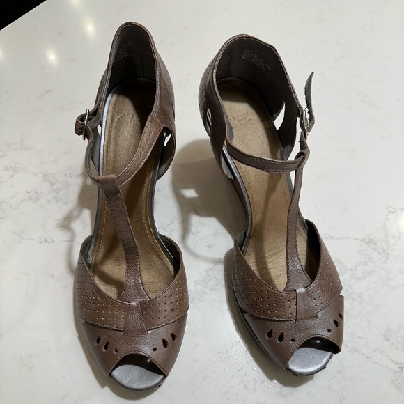 Clarks | Shoes | Clarks Size 9 Wedge Sandal Champagne Brown Color ...